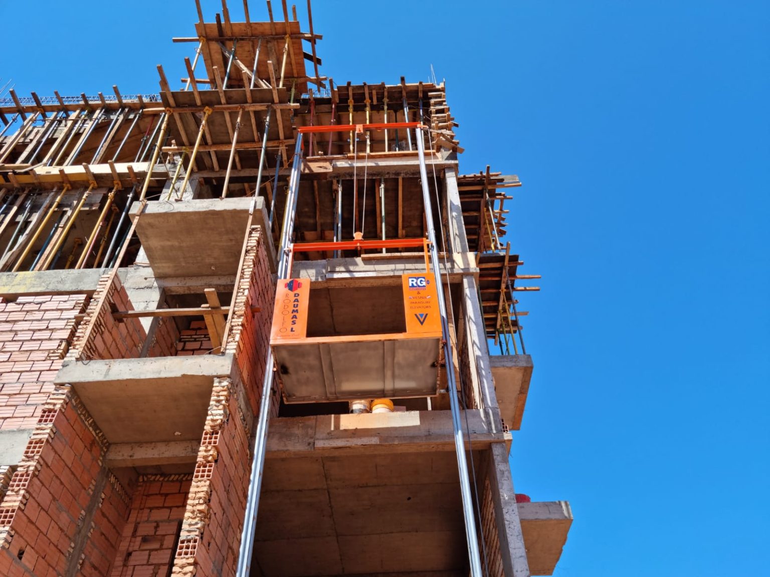 RG ELEVADORES & VESNA PARAGUAY ELEVATORS /Empresa joven de alto vuelo ...