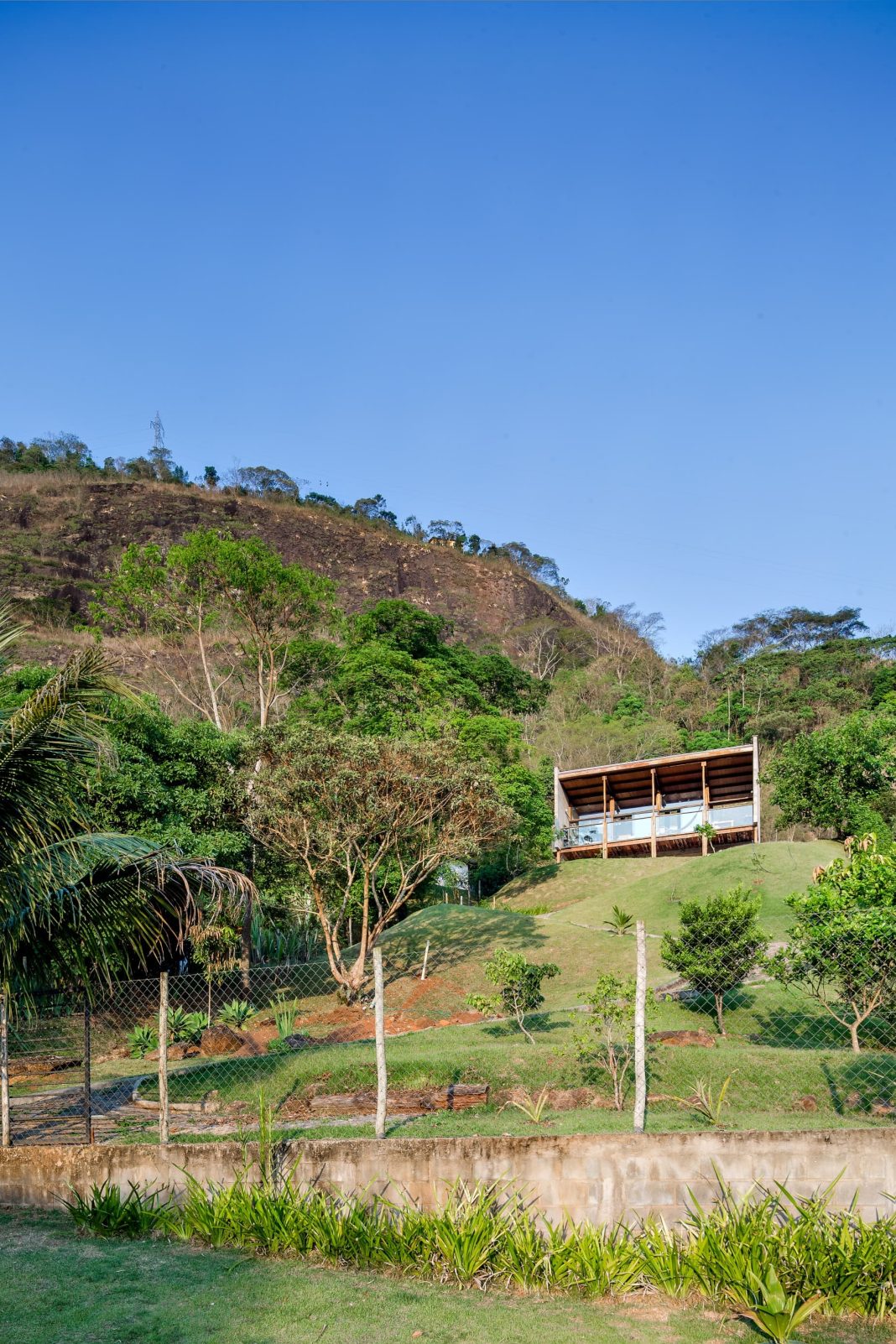 CASA DE 6 MIL BLOQUES /Arq. Márcio Flávio Motta Riveiro - Revista Novarq